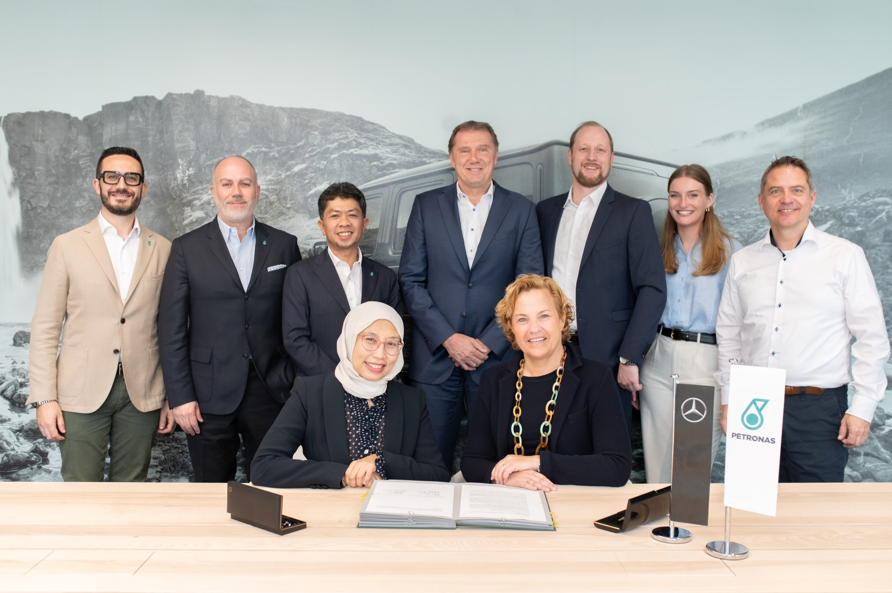 PETRONAS Lubricants International and Mercedes-Benz Push for Automotive ... PETRONAS Lubricants International and Mercedes-Benz Push for Automotive ...